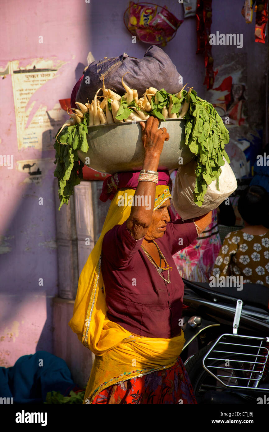Pushkar vegetable market, Pushkar, Rajasthan, India Stock Photo - Alamy