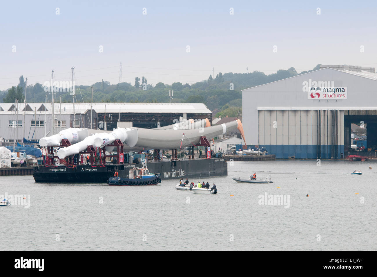 Free standing masts hi-res stock photography and images - Alamy