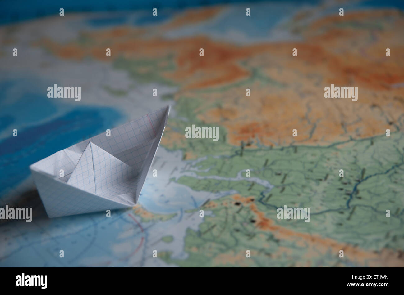 Origami world map hi-res stock photography and images - Alamy