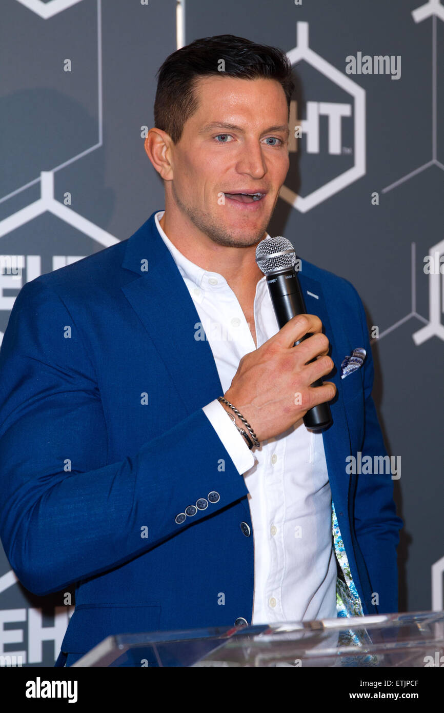 Fomer NFL player Sidney Rice and NY Giants player Steve Weatherford ...