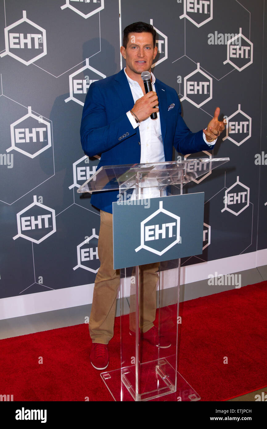 Fomer NFL player Sidney Rice and NY Giants player Steve Weatherford ...