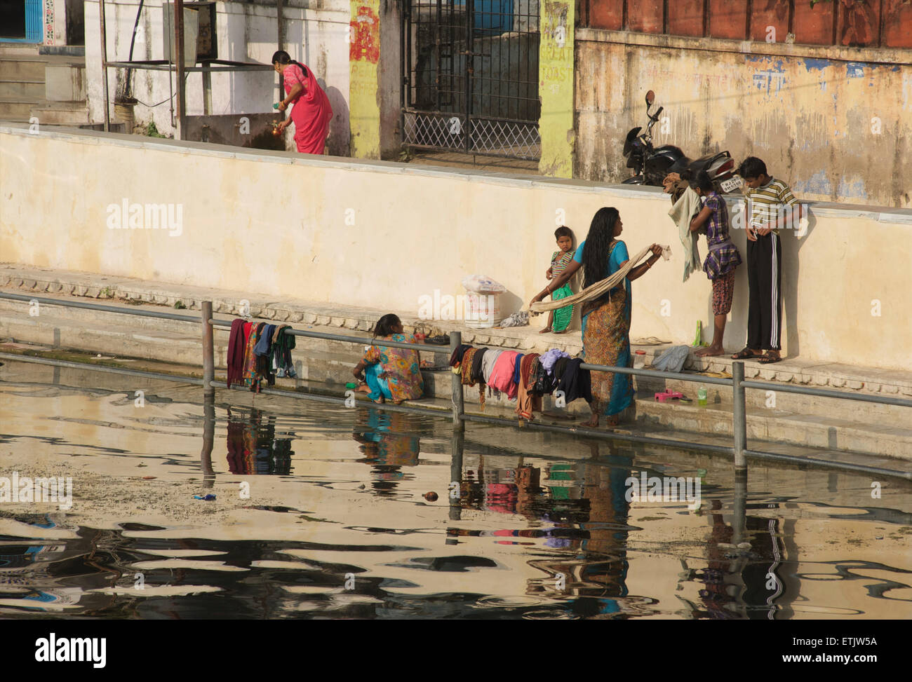 Indian family washing clothes in Lake Pichola, Udaipur, Rajasthan ...