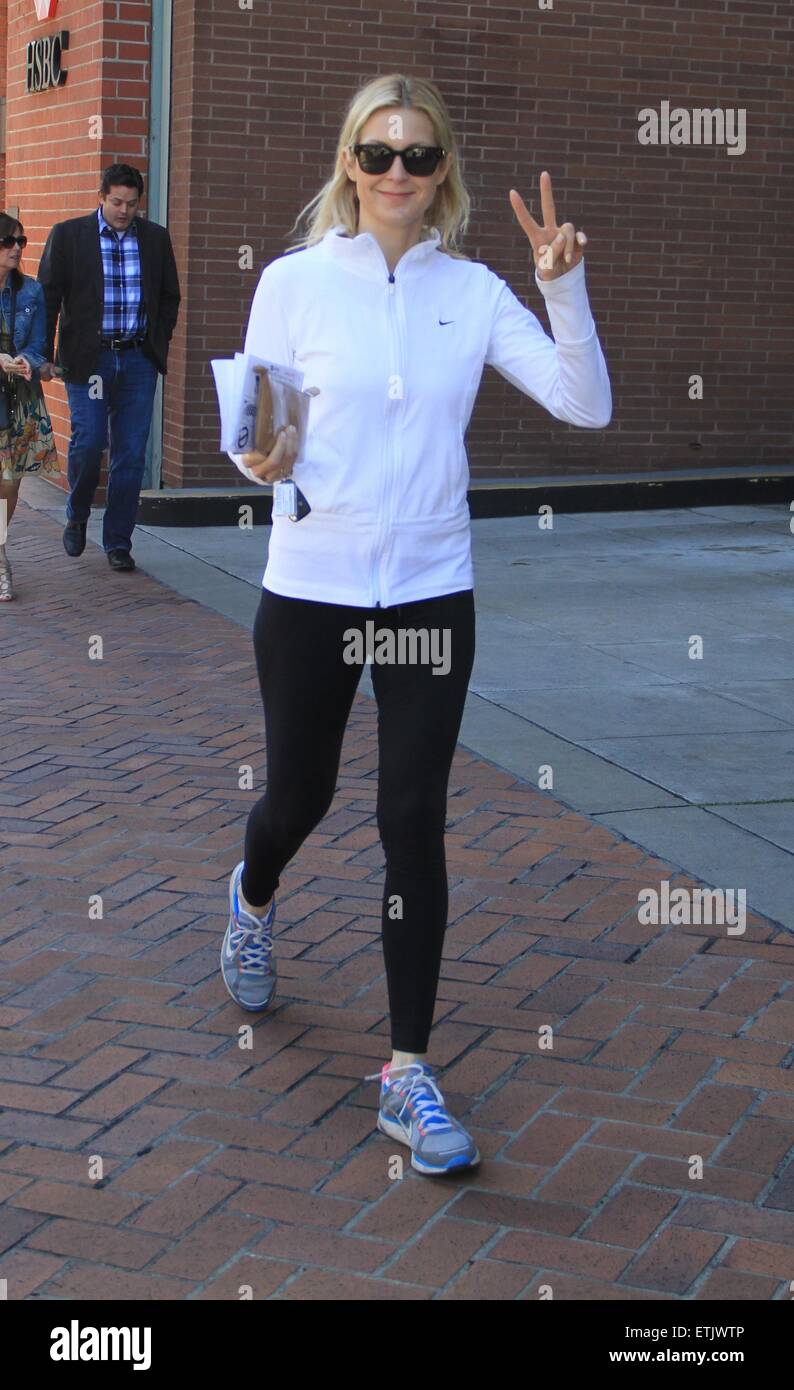 Kelly Rutherford out and about running errands in Beverly Hills ...
