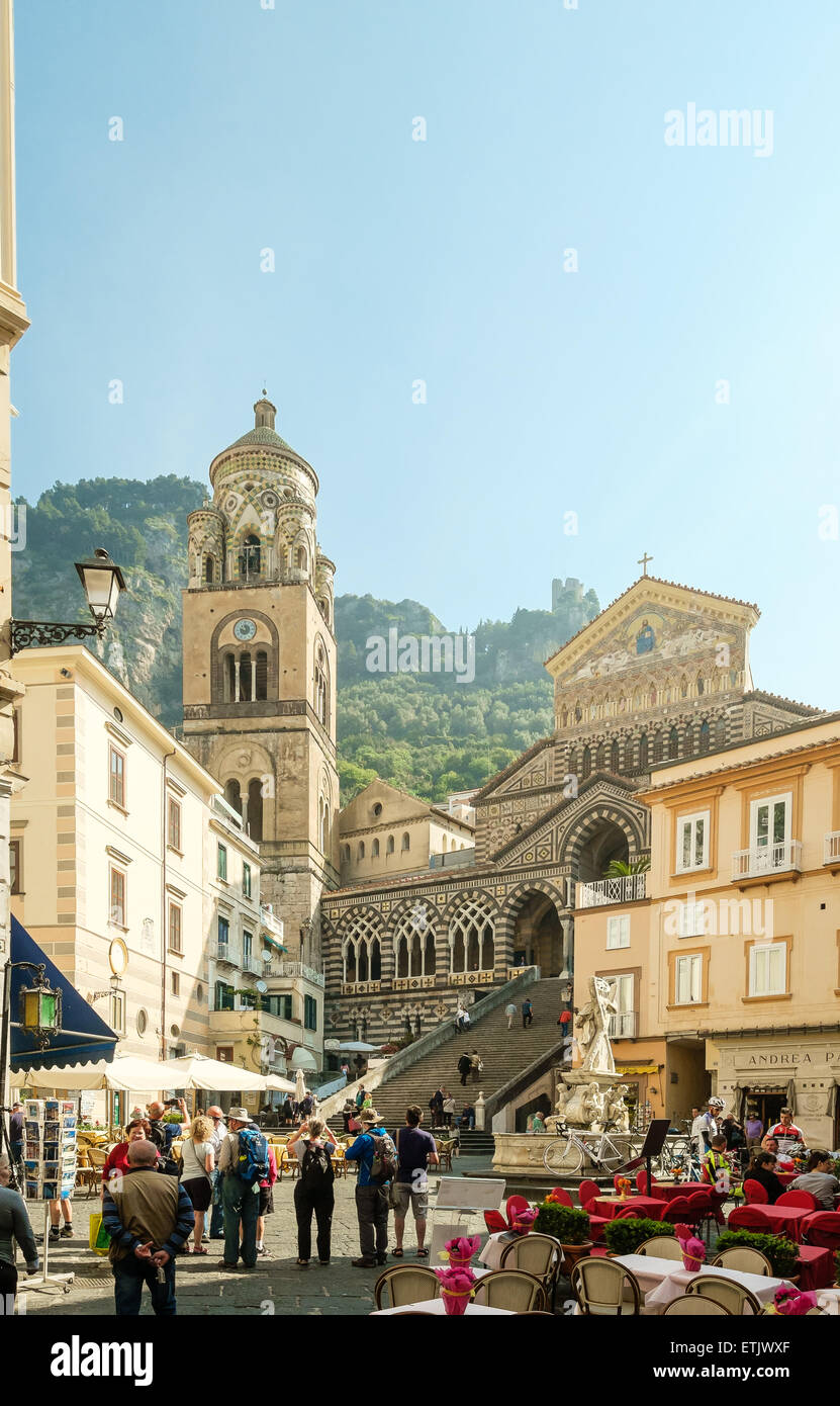 Piazza duomo amalfi hi-res stock photography and images - Alamy