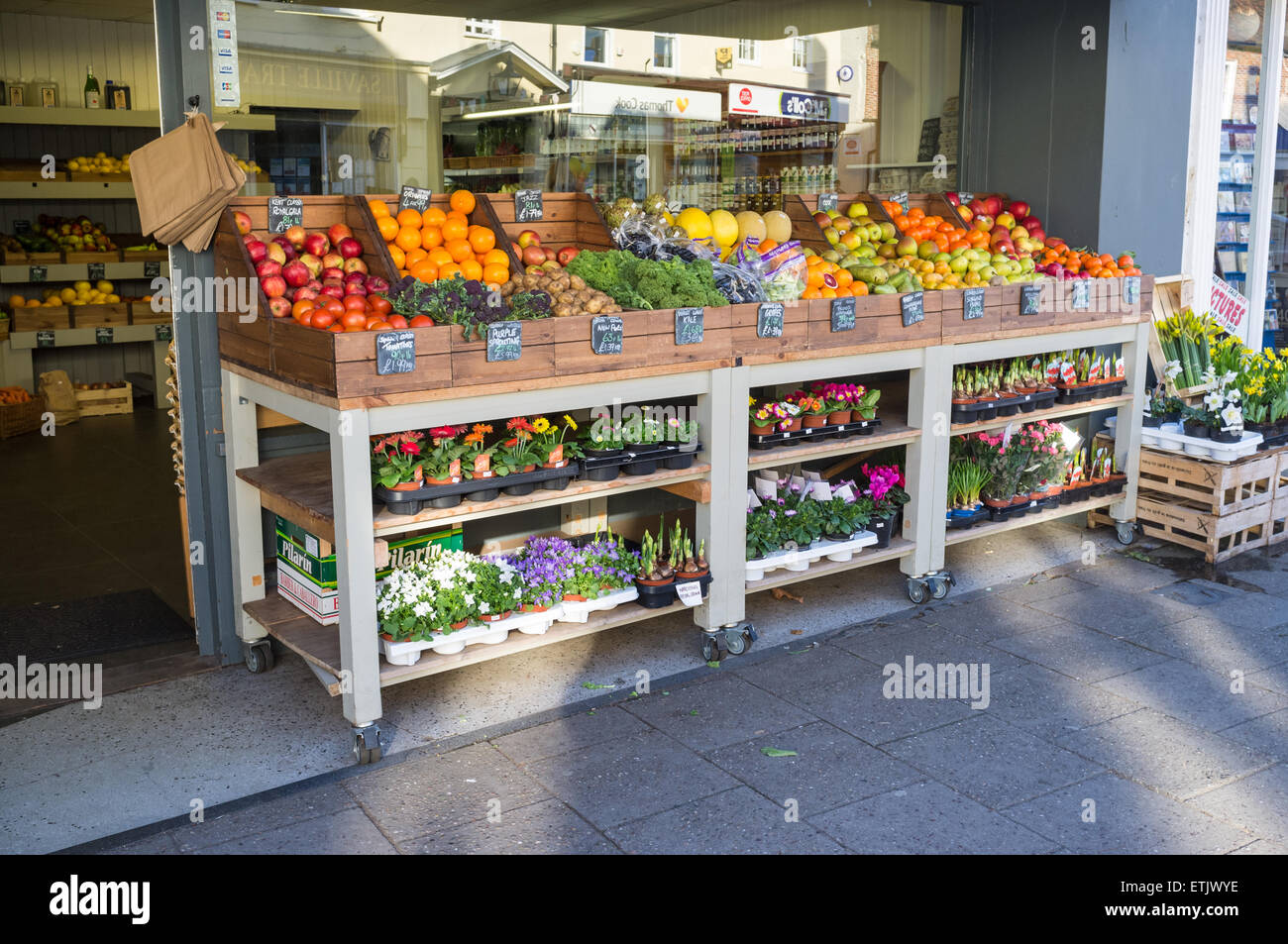 Green grocer shop fruit hi-res stock photography and images - Alamy