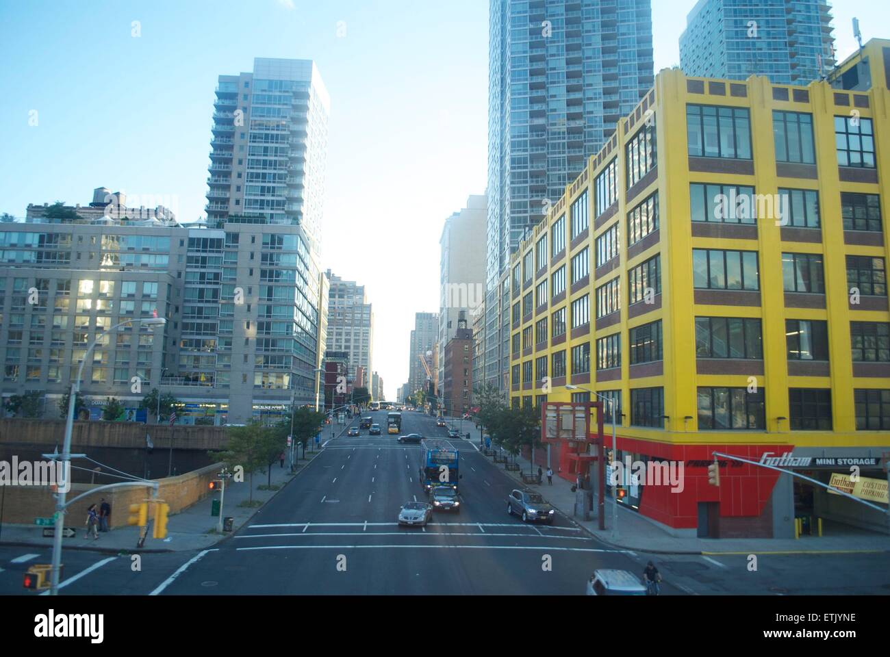 Tall buildings perspective hi-res stock photography and images - Alamy