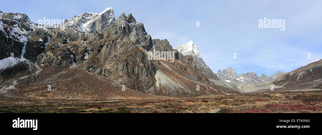 Pass of Pheriche, near Pheriche village, Everest base camp trek, UNESCO ...