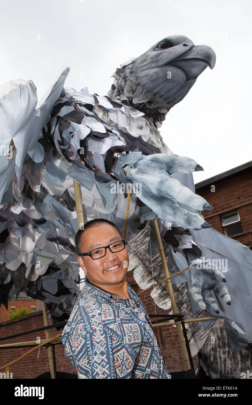 'The Griffin' one Thingumajig giant grey puppet bird on of Theatre's ...