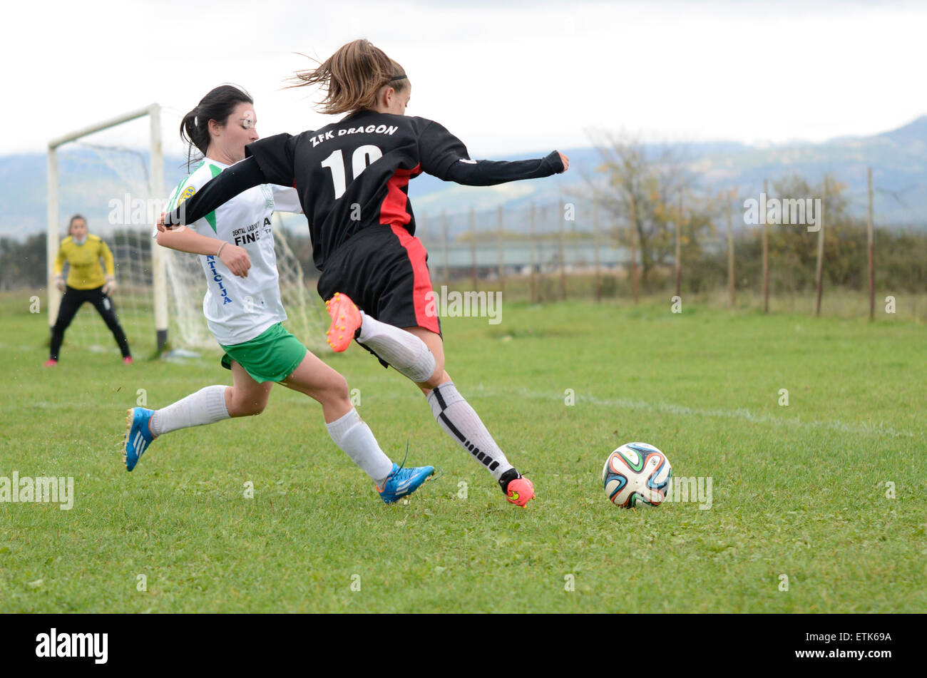 Female football players hi-res stock photography and images - Alamy