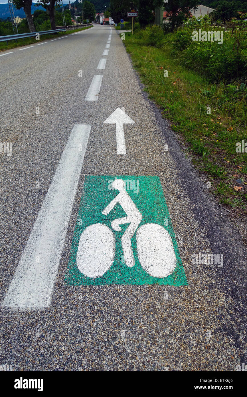 Road sign painted road pavement street hi-res stock photography and ...