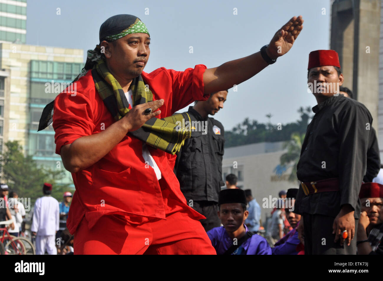 Jakarta, Indonesia. 14th June, 2015. Thousands of Pencak Silat Betawi ...