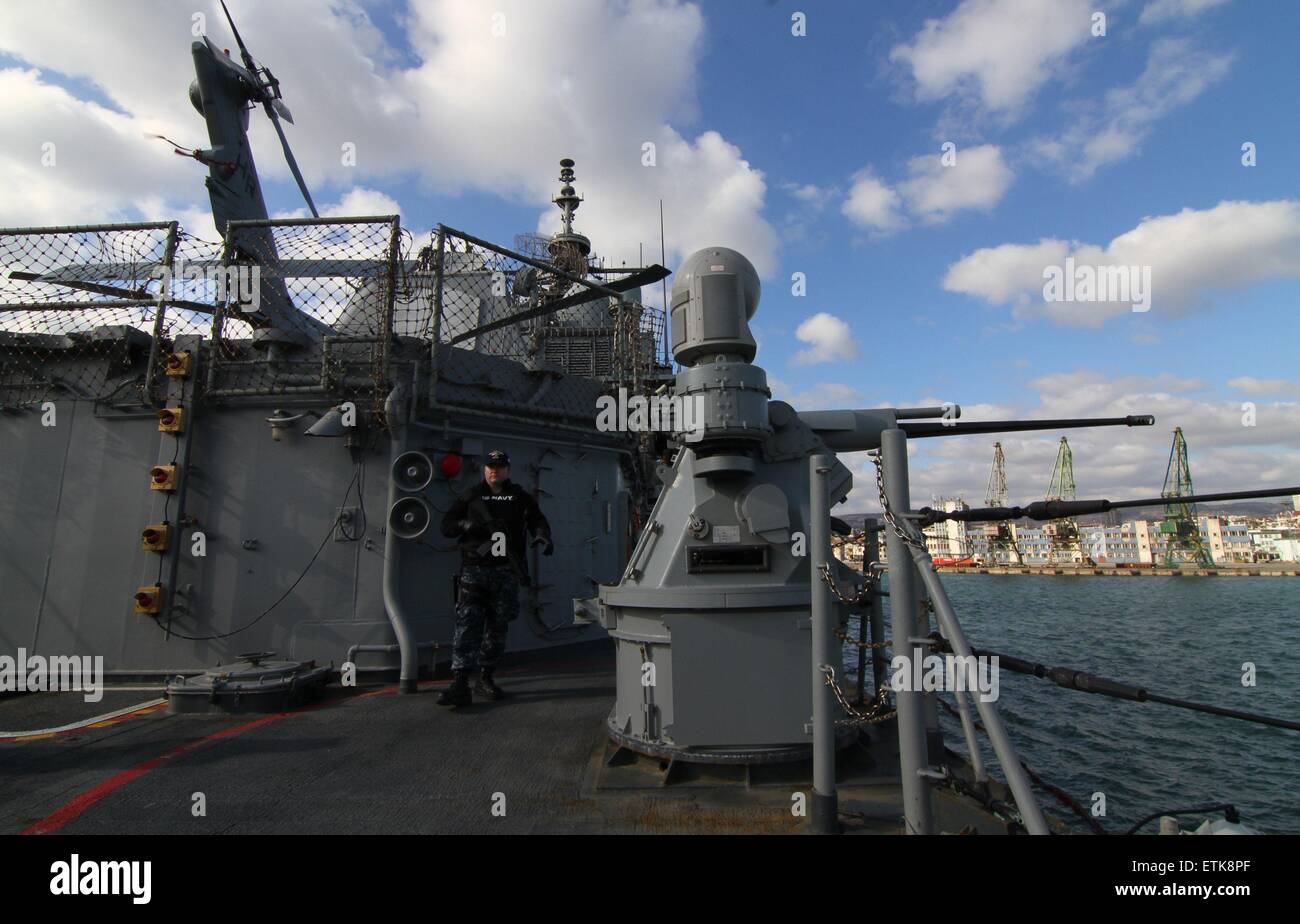 Uss vicksburg cg 69 hi-res stock photography and images - Alamy