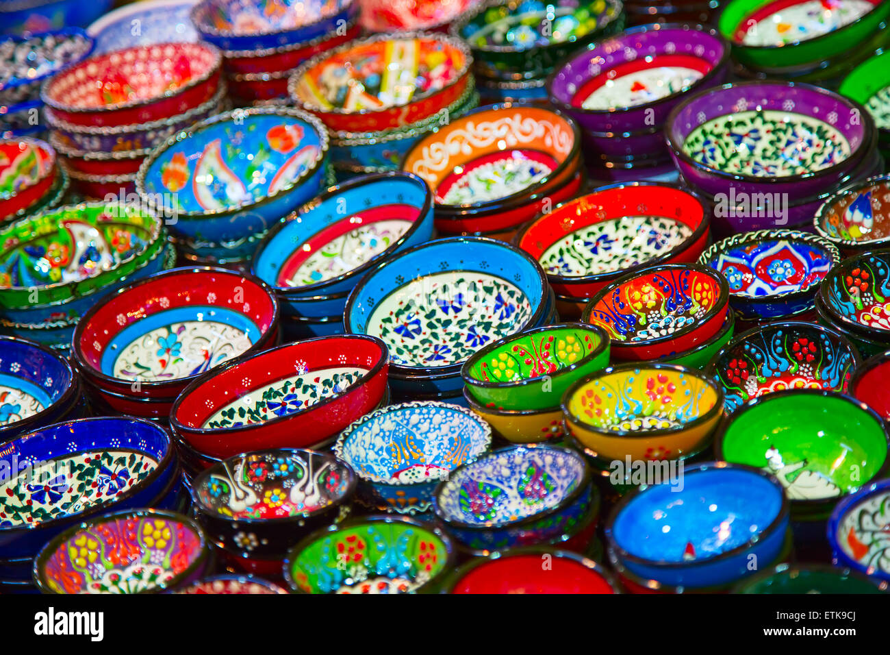 Traditional Turkish ceramics on the Grand Bazaar Stock Photo - Alamy