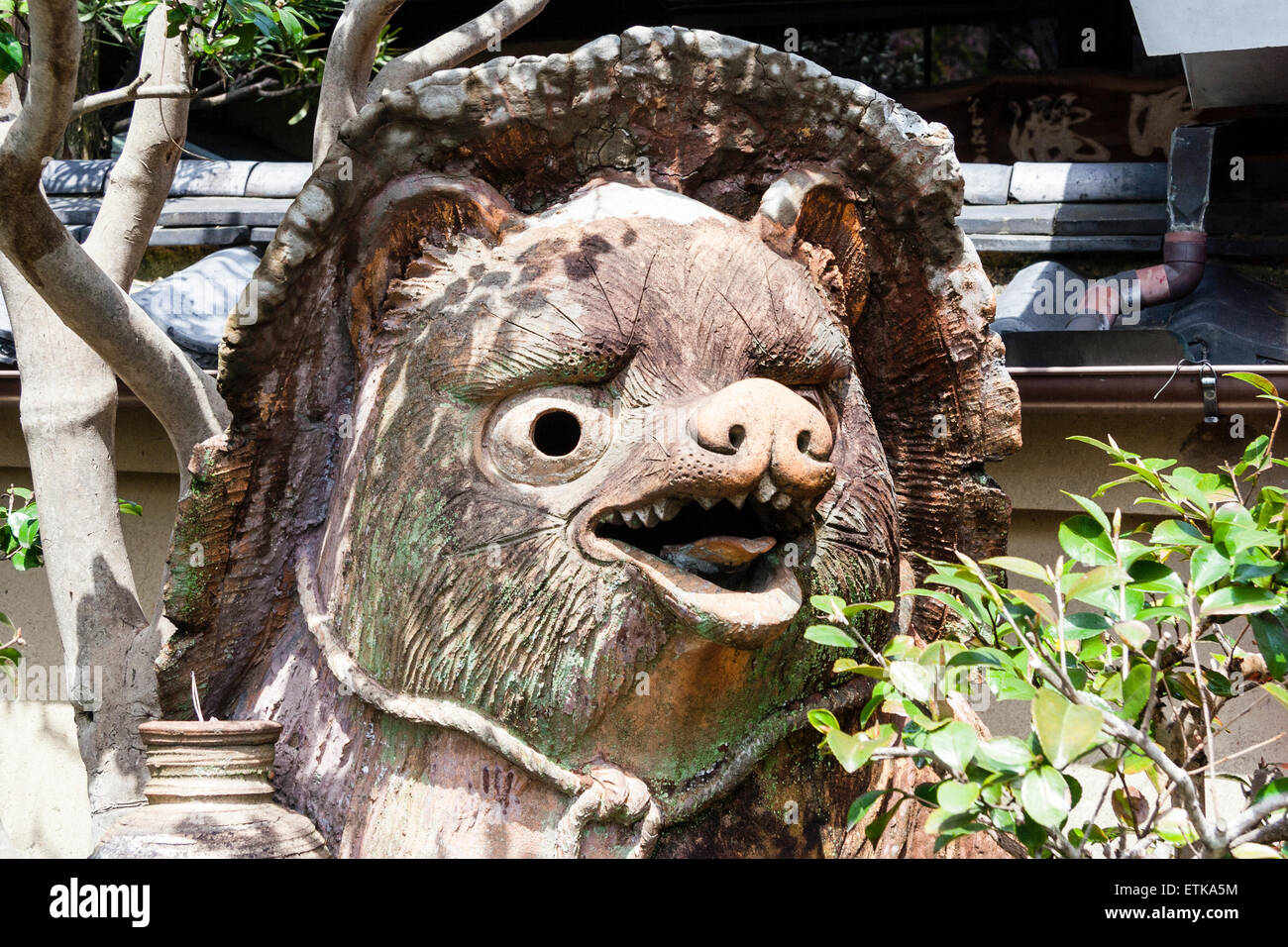 Tanuki statue hi-res stock photography and images - Alamy