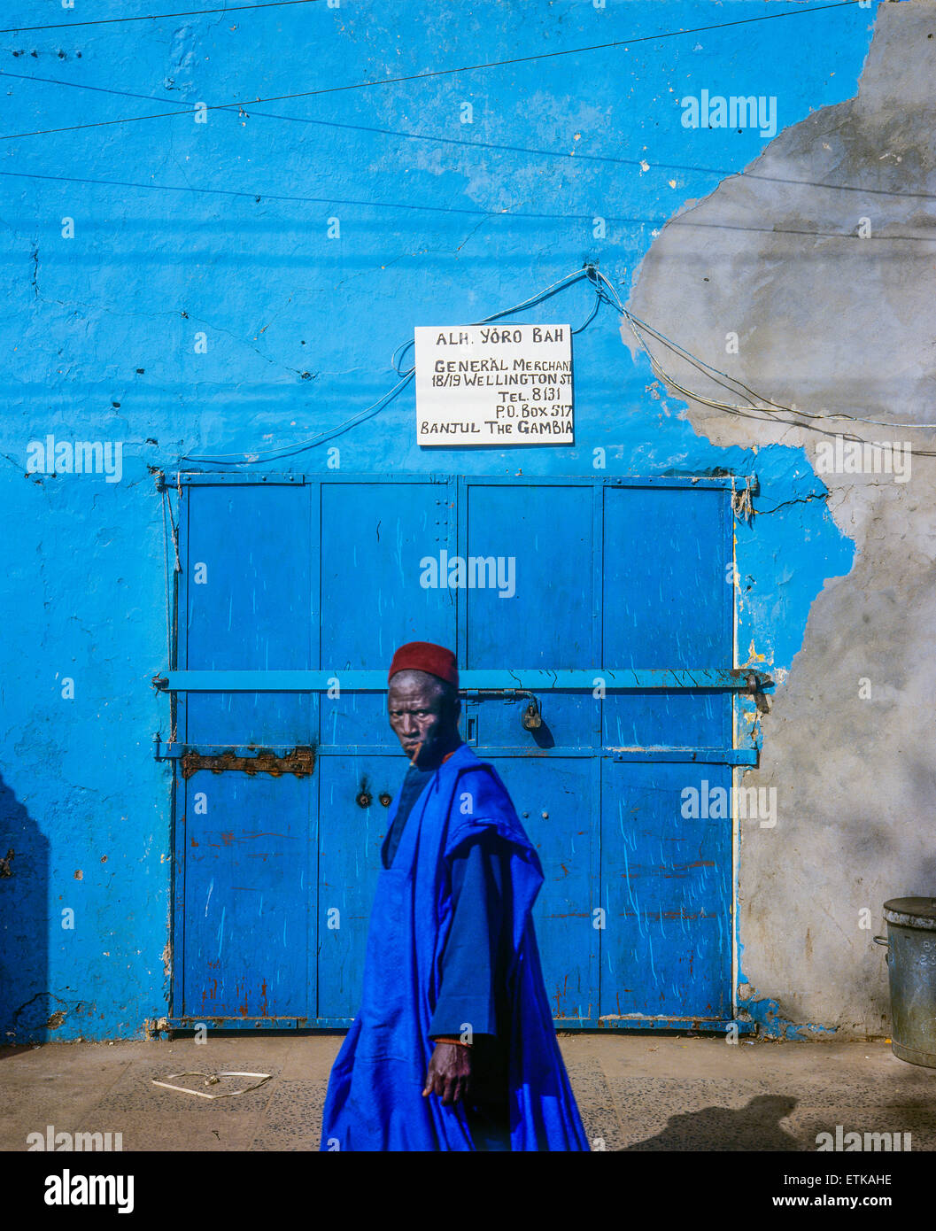 Gambian man in traditional dress hi-res stock photography and images ...