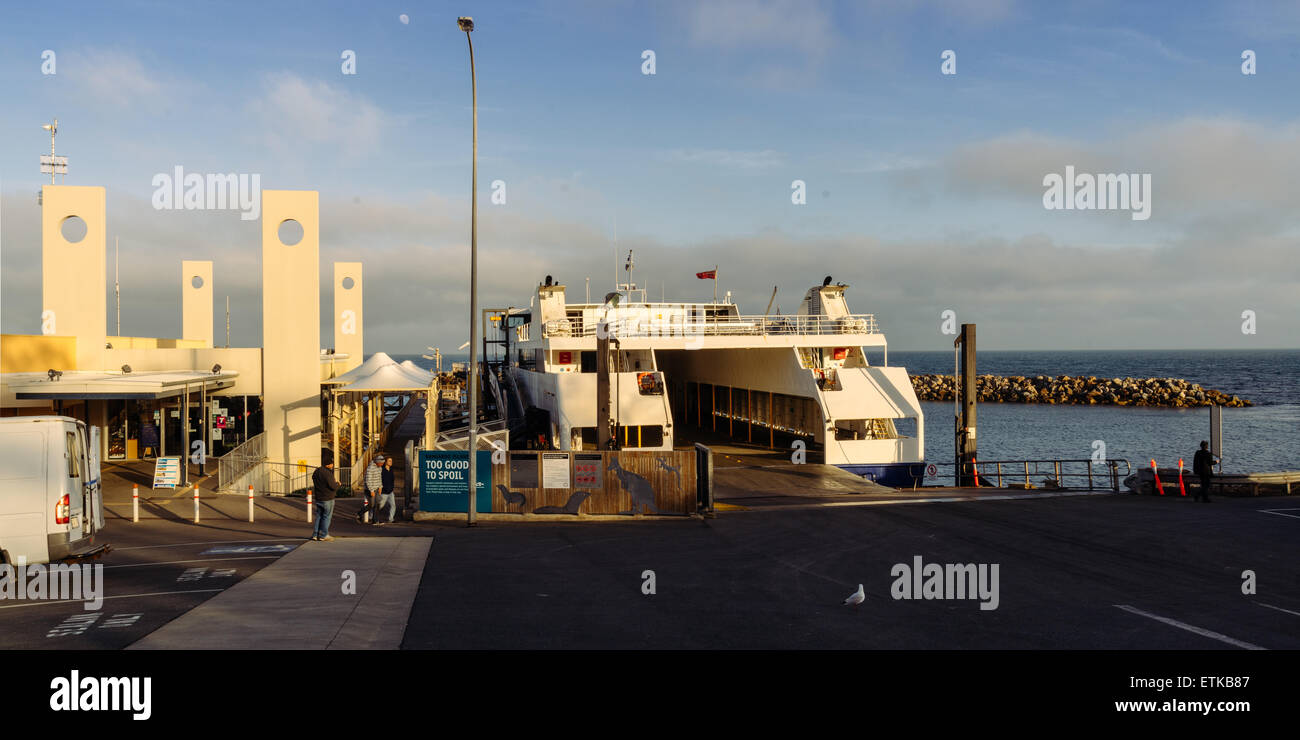 Sealink ferry hi-res stock photography and images - Alamy