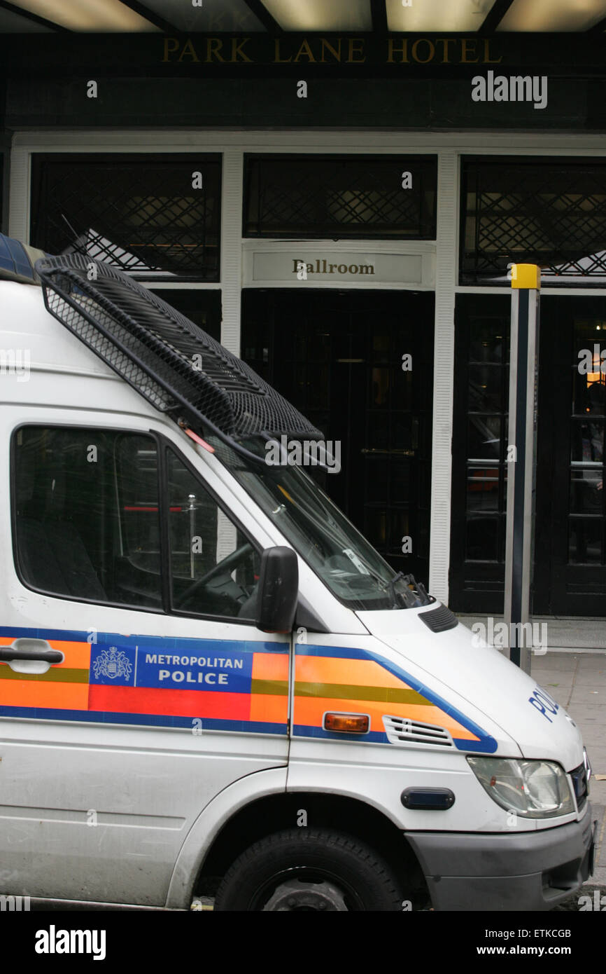 Police riot van hi-res stock photography and images - Alamy