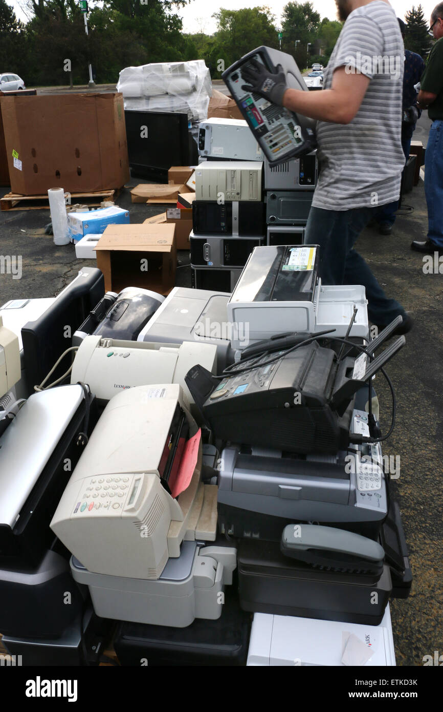 Laptop garbage hi-res stock photography and images - Alamy