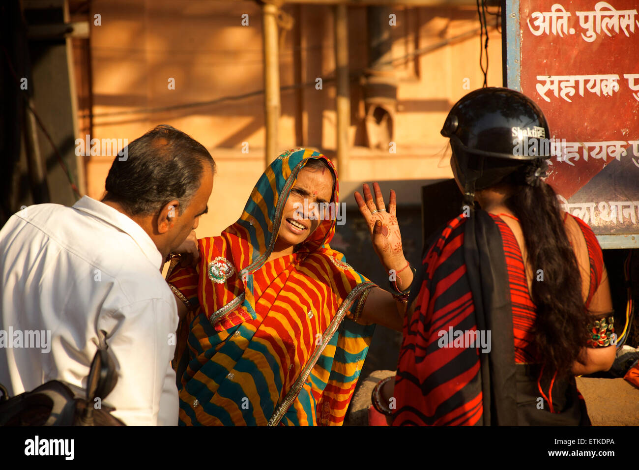 India indian chatting indians hi-res stock photography and images - Alamy