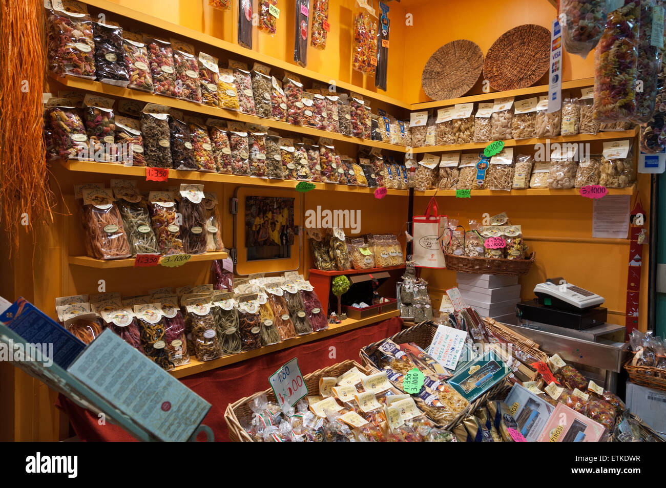 Florence market pasta produce hi-res stock photography and images - Alamy