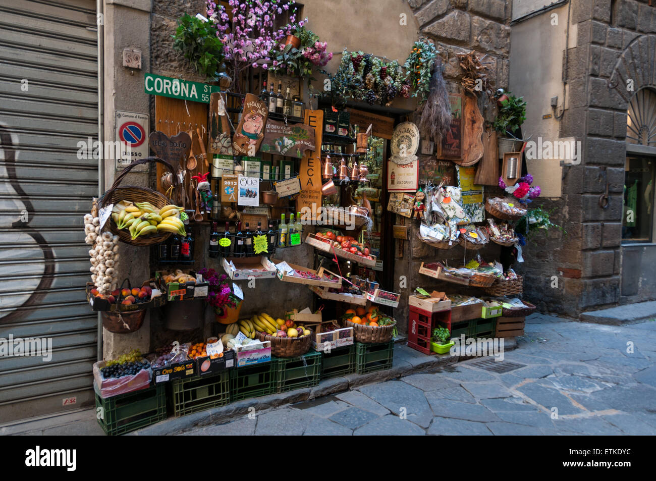 Fruit and vegetable merchants hi-res stock photography and images - Alamy