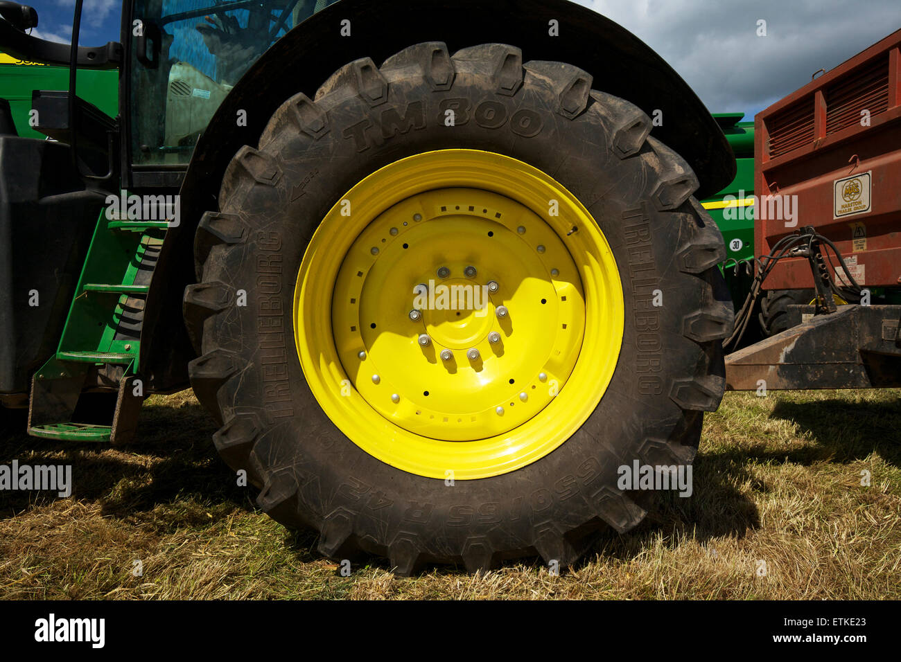 John Deere 6190 R Tractor UK Stock Photo - Alamy