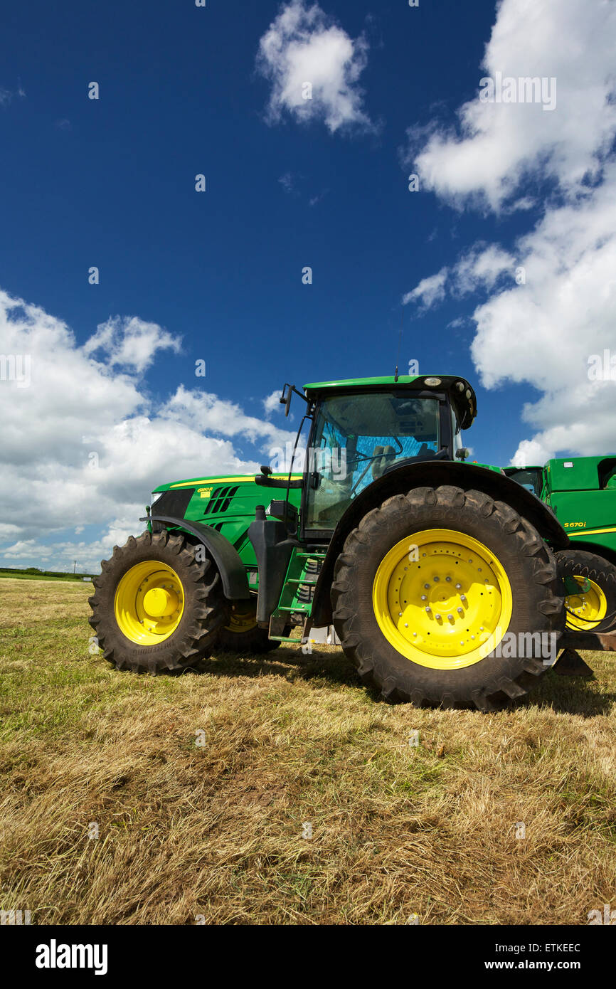 Tractor uk hi-res stock photography and images - Alamy