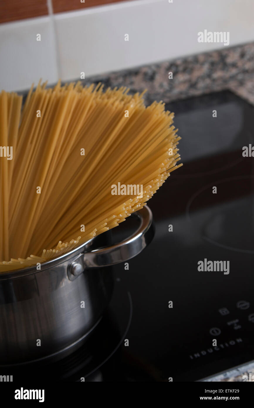 Close up view of pile spaghetti inside a pan Stock Photo - Alamy