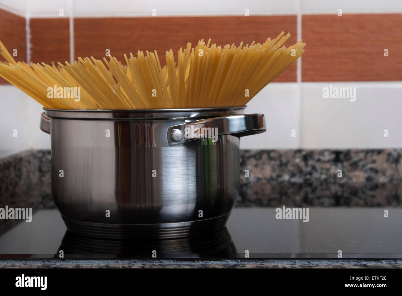 Close up view of pile spaghetti inside a pan Stock Photo - Alamy