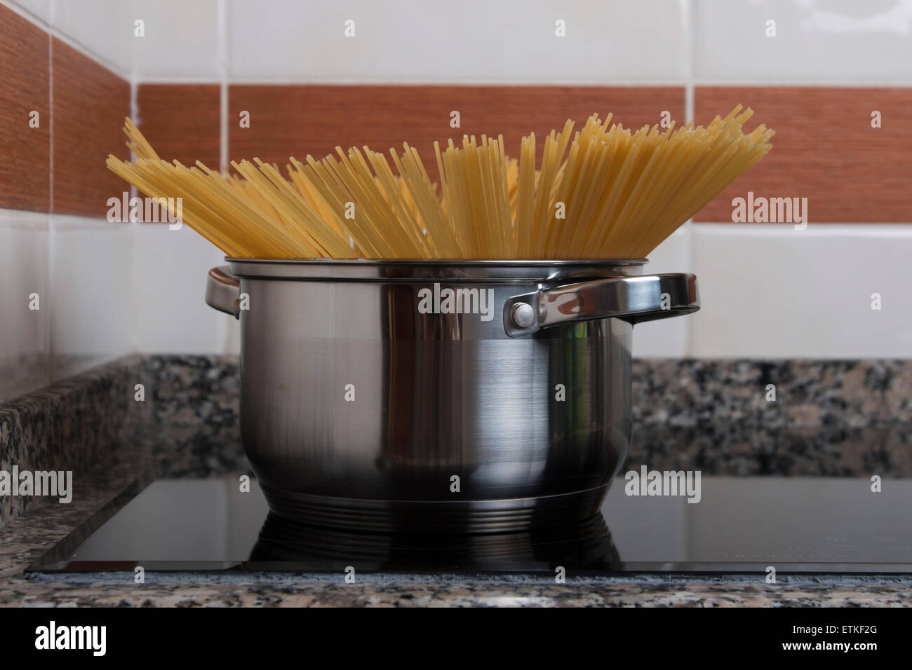 Close up view of pile spaghetti inside a pan Stock Photo - Alamy