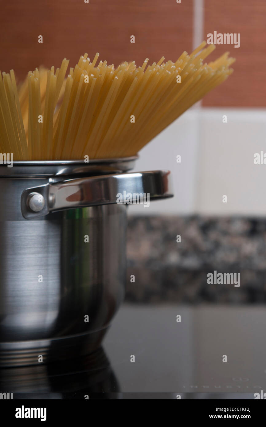 Close up view of pile spaghetti inside a pan Stock Photo - Alamy