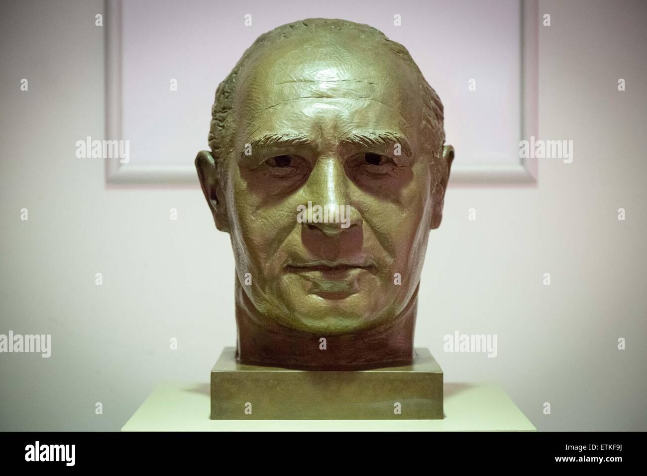 Sir Alf Ramsey sculpture at Wembley Stadium Stock Photo - Alamy