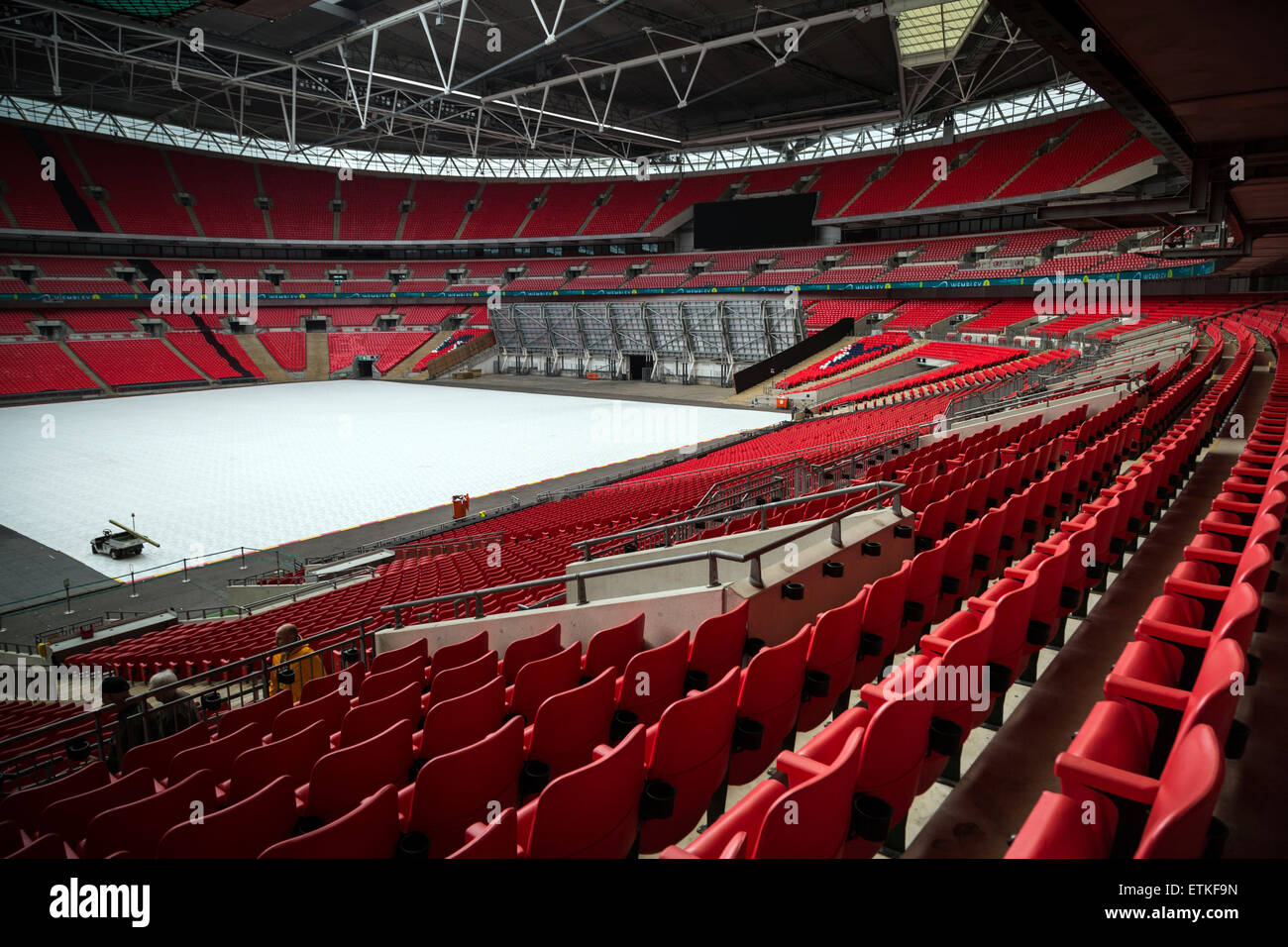 Wembley stadium interior hi-res stock photography and images - Alamy