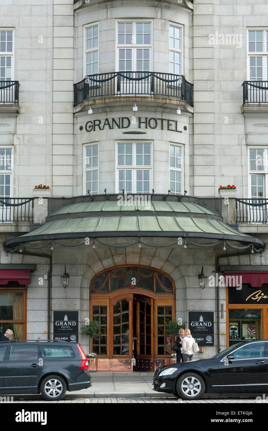 Grand entrance gate hi-res stock photography and images - Alamy