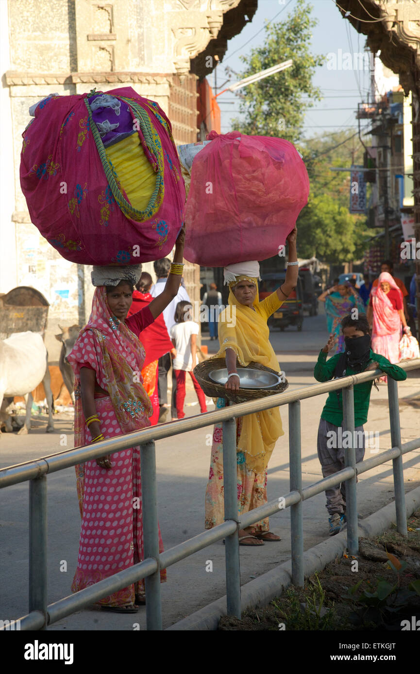 Transporting heavy loads india hi-res stock photography and images - Alamy