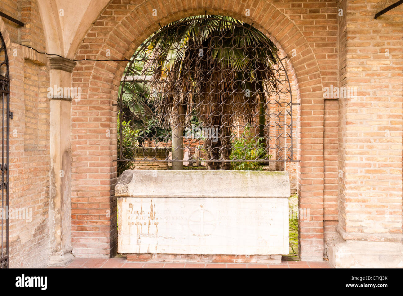 A roman cloister hi-res stock photography and images - Alamy