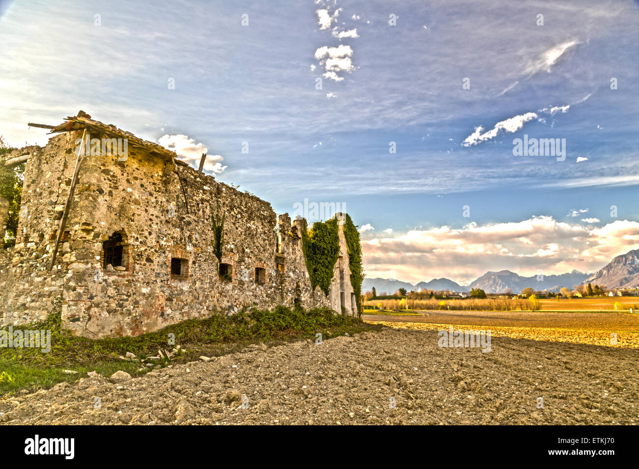 an abandoned and ruined farm in the fields of Italy Stock Photo - Alamy