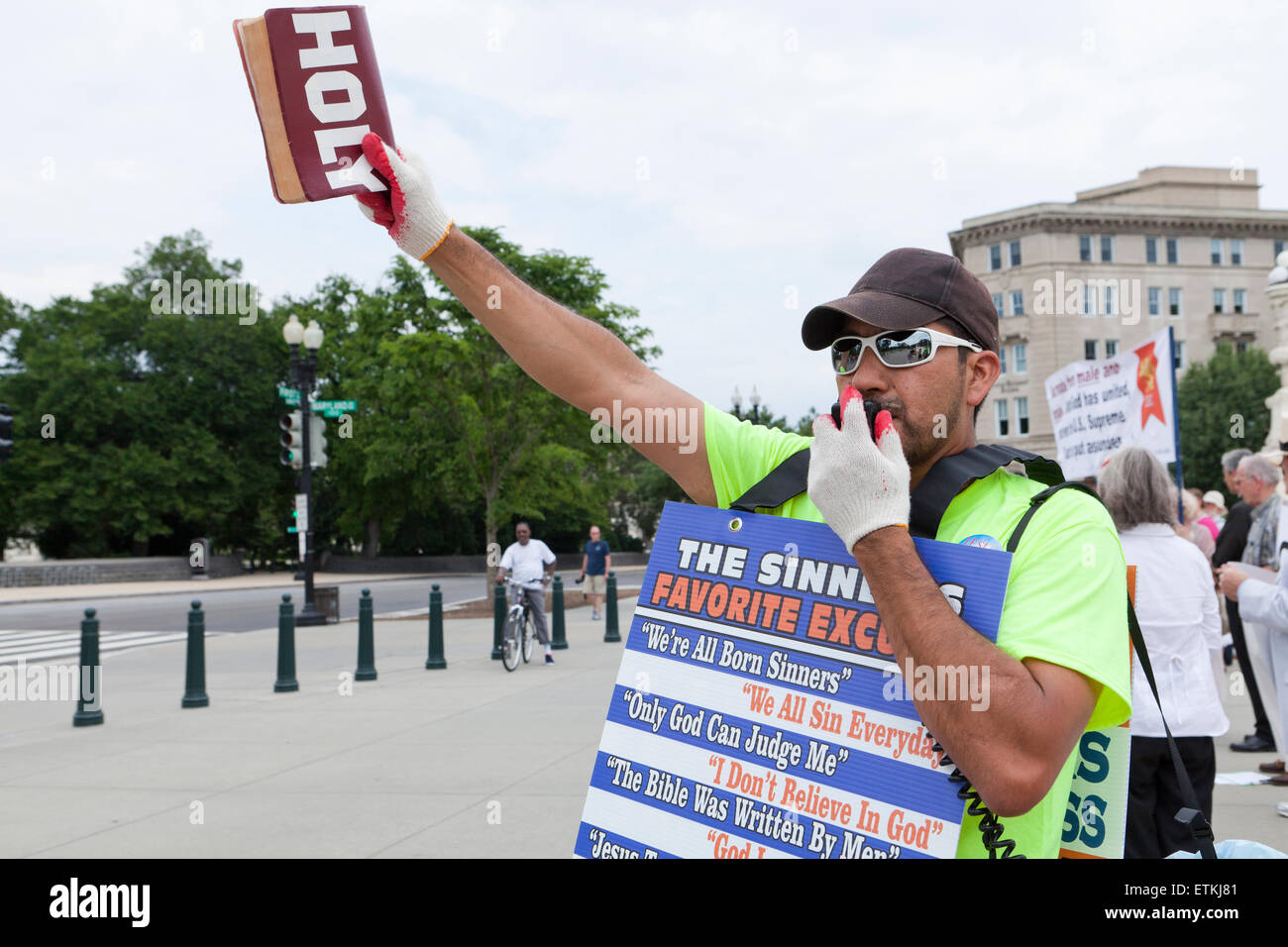 Christian street preacher proselytizing in front of the Supreme Court ...