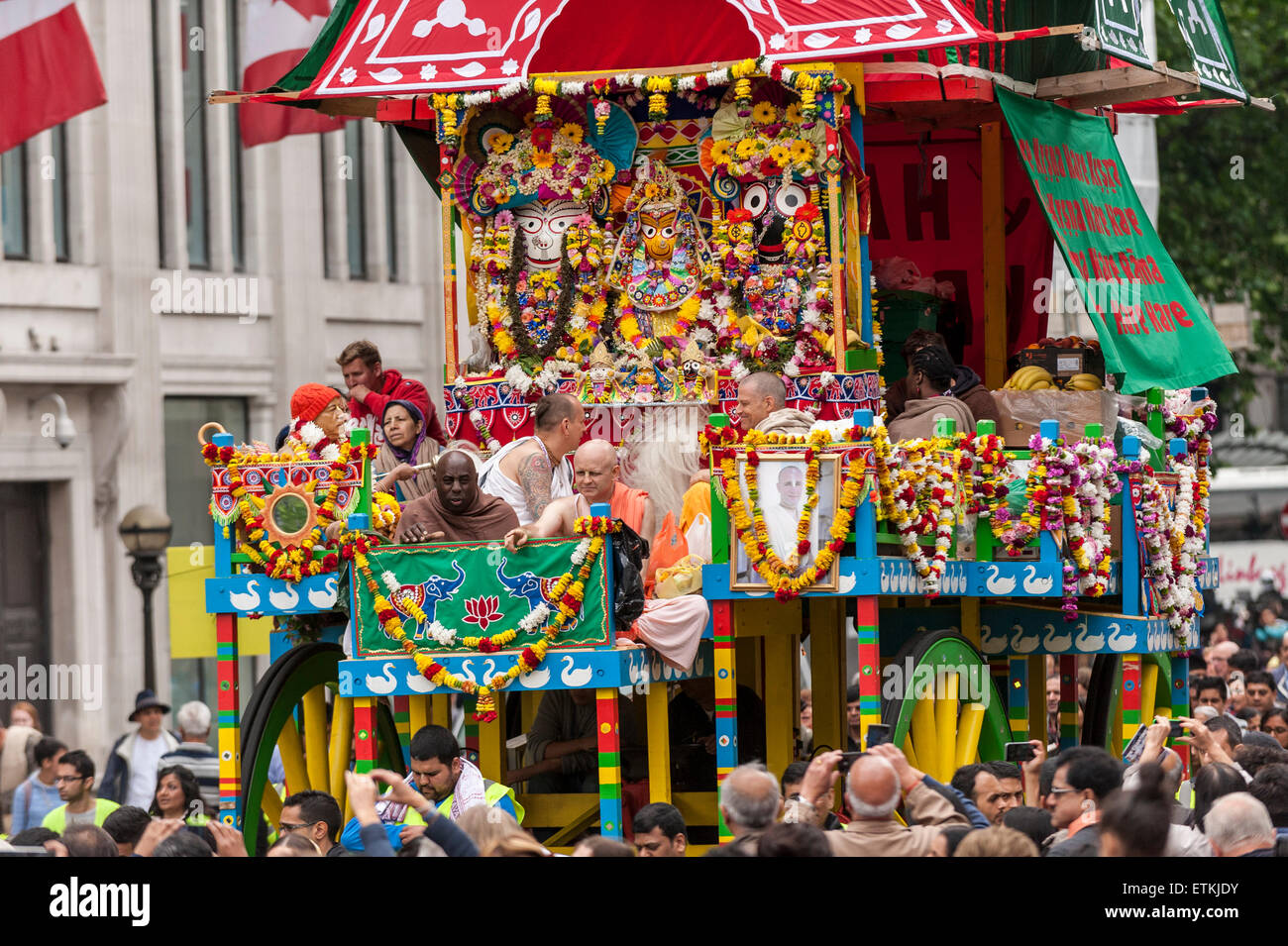 London, UK. 14 June 2015. Officials aboard the chariot arriving in ...