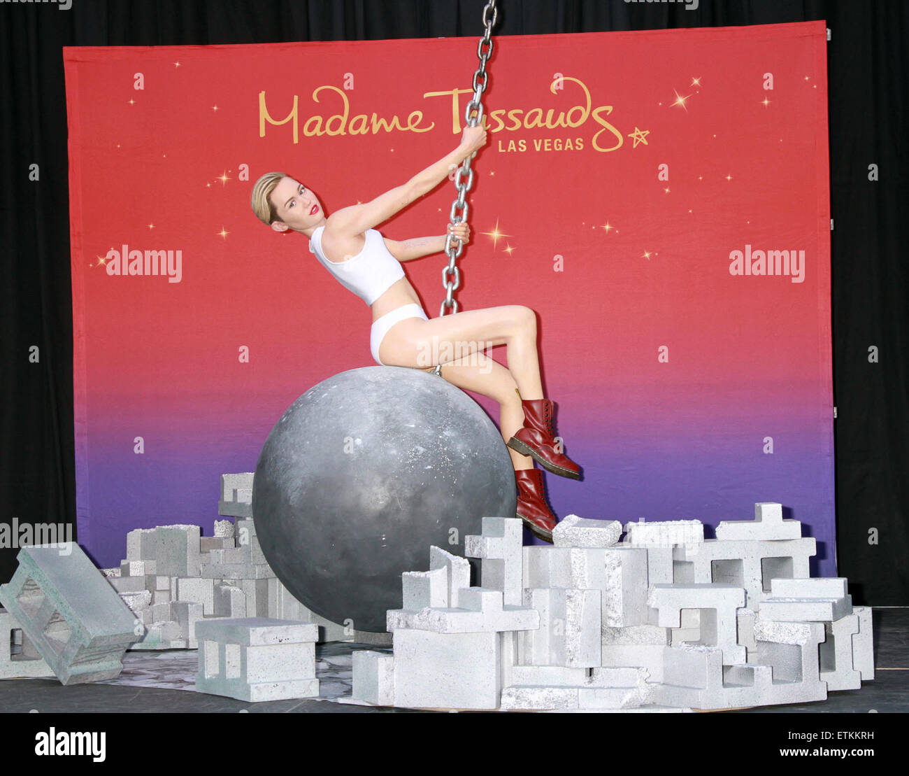 Pop superstar Miley Cyrus' brand new Madame Tussauds wax figure to ...