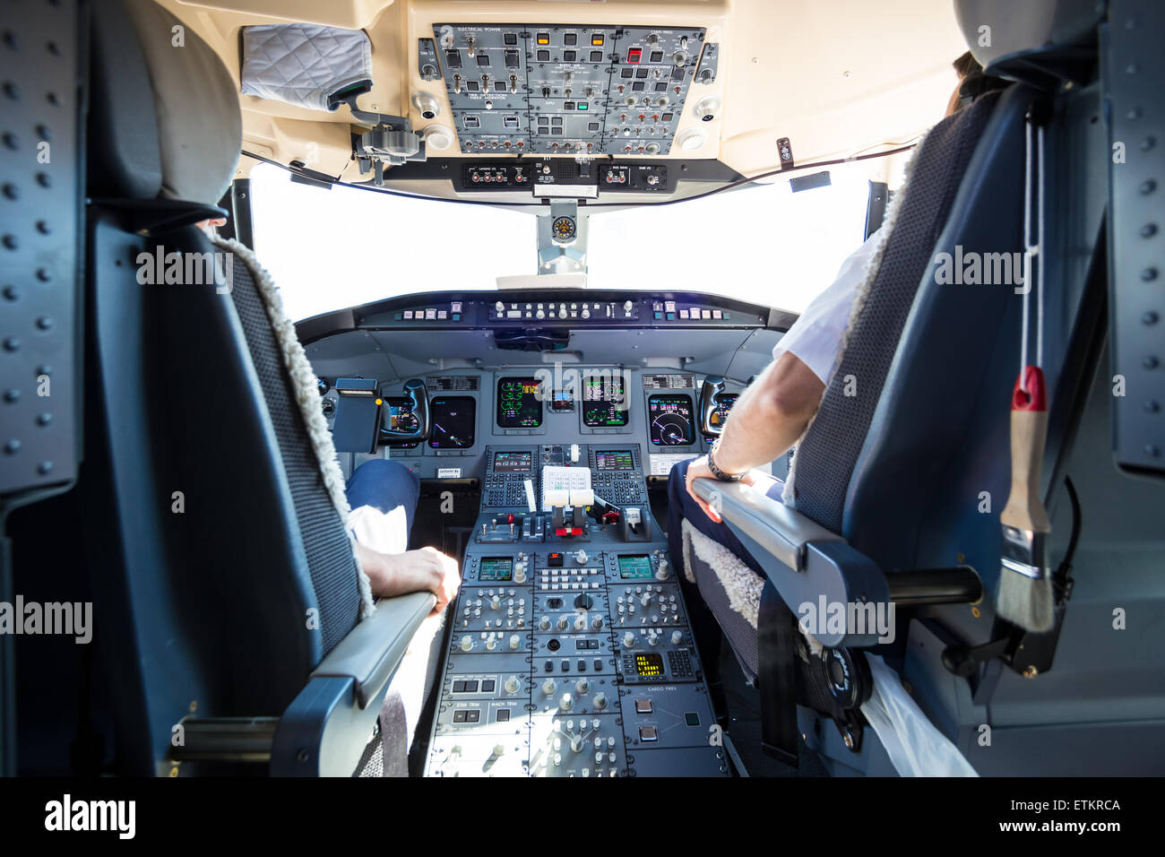 Inside airplane pilot cabin hi-res stock photography and images - Alamy