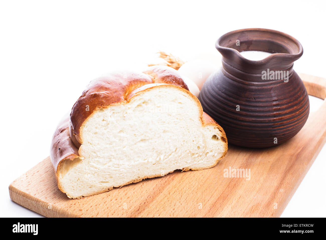 Fresh loaf of challah Stock Photo - Alamy