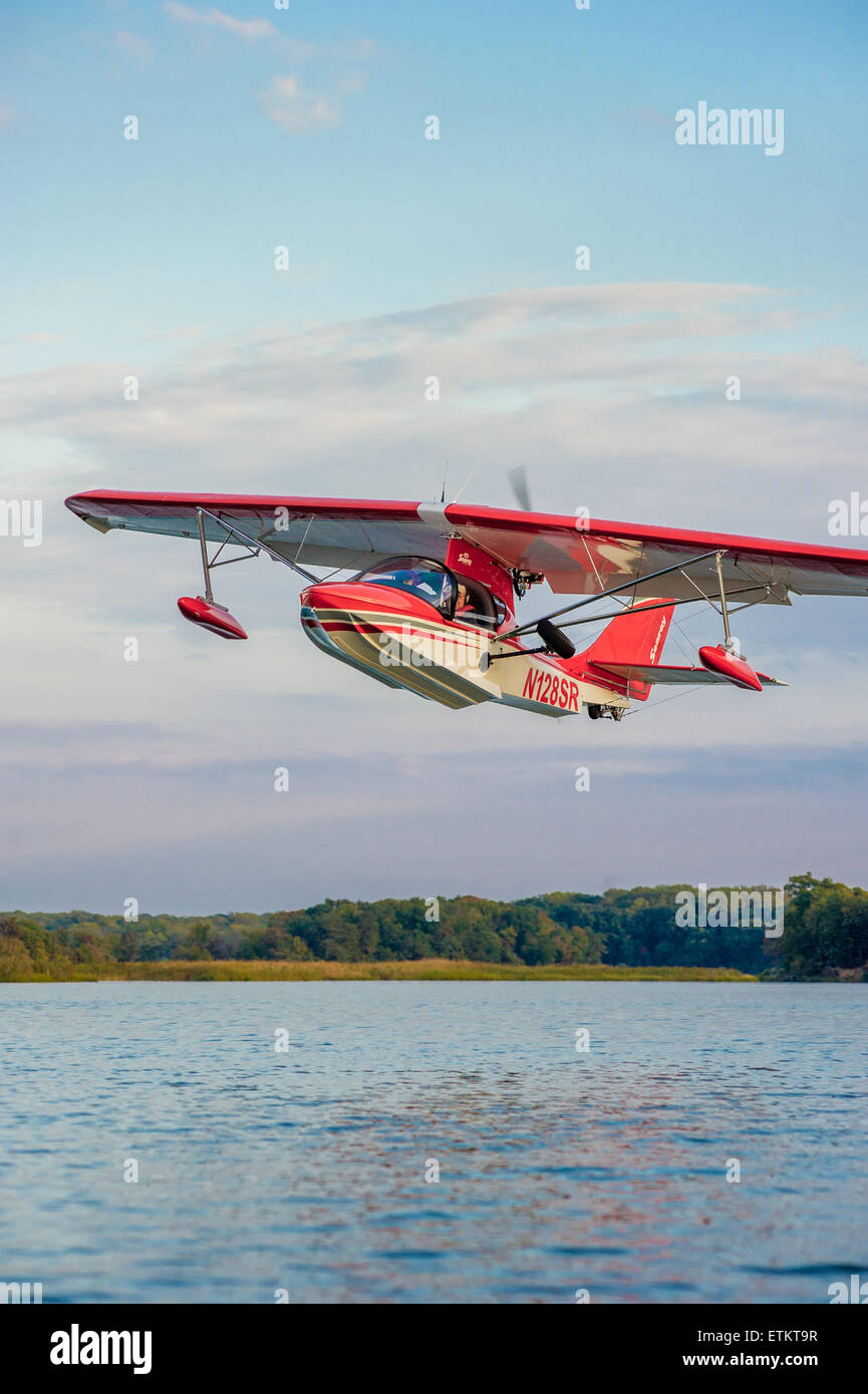 Airplane over water hi-res stock photography and images - Alamy