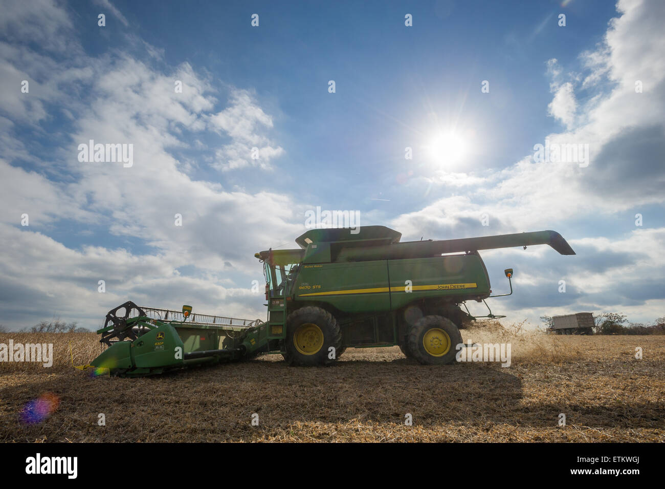 Combine harvesting soybeans in Jarrettsville, Maryland, USA Stock Photo ...