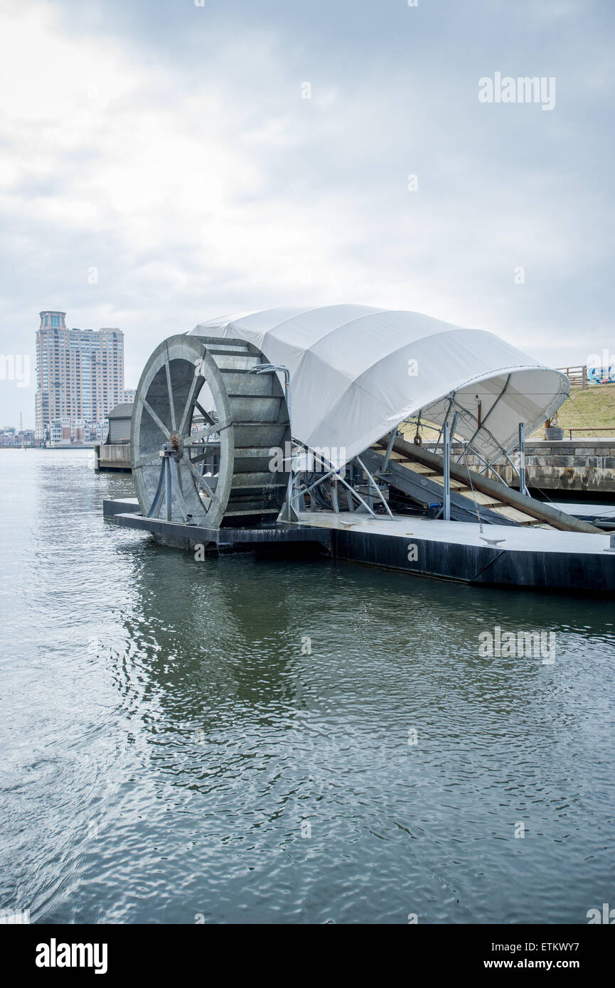 Trash interceptor hi-res stock photography and images - Alamy
