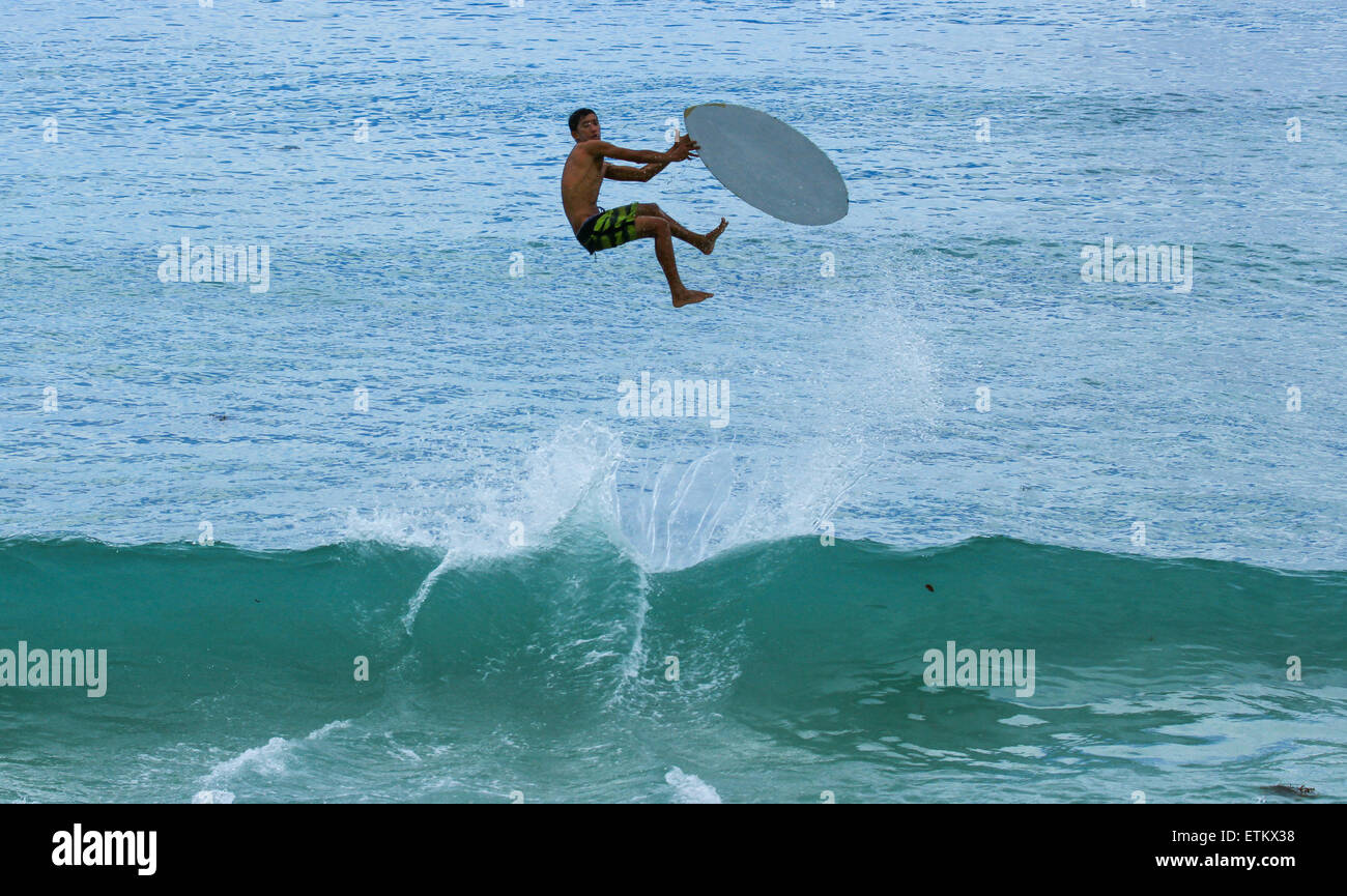 Philippines. 14th June, 2015. A surfer enthusiast enjoys the waves of ...