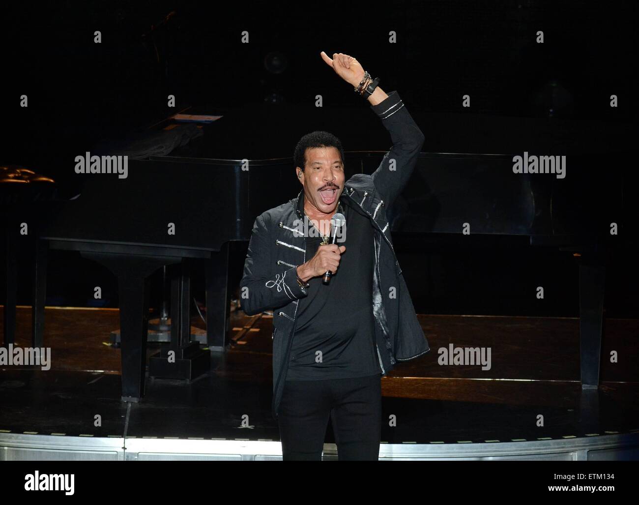 Lionel Richie performs at 3Arena, Dublin, Ireland - 11.03.15. Featuring ...