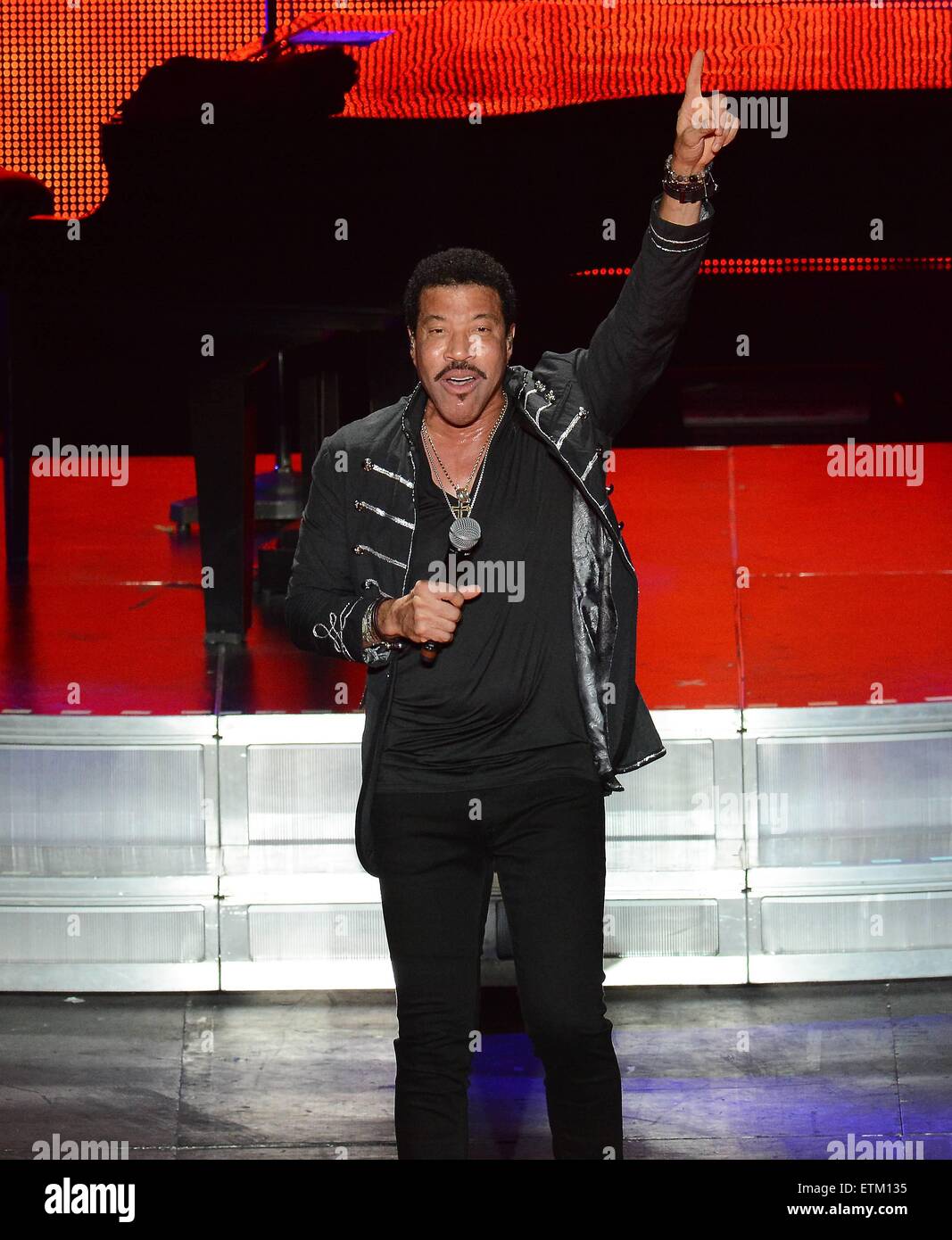Lionel Richie performs at 3Arena, Dublin, Ireland - 11.03.15. Featuring ...
