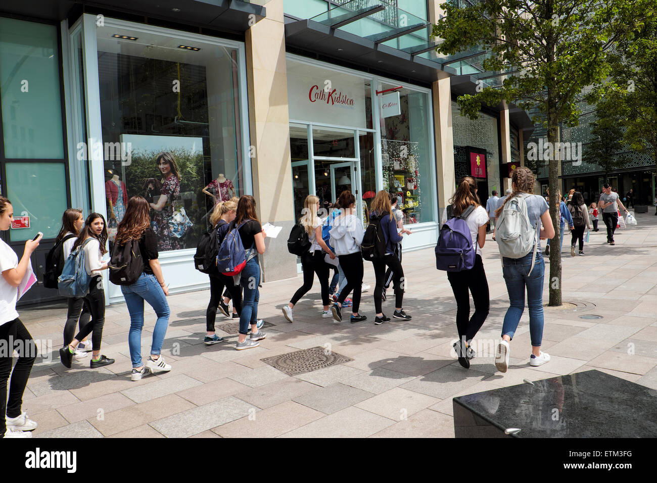 Schoolgirls uk hi-res stock photography and images - Alamy