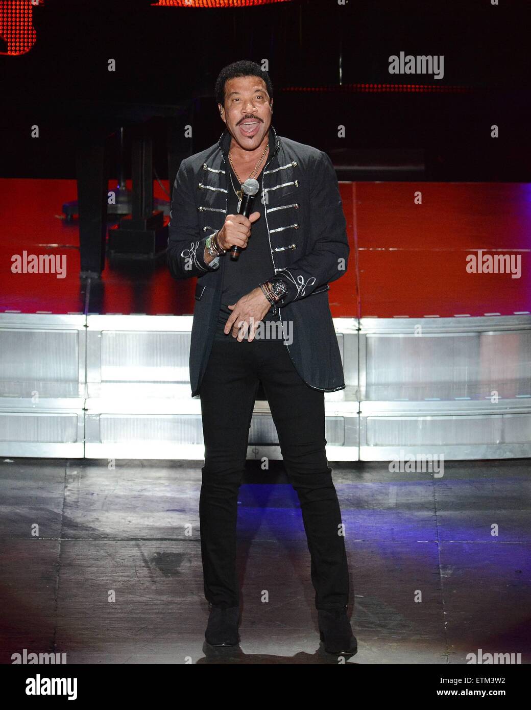 Lionel Richie performs at 3Arena, Dublin, Ireland - 11.03.15. Featuring ...